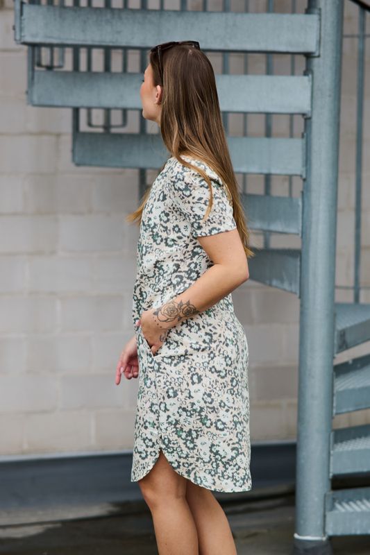 Aminase Dress Agave Green Blurred Flower - Vakre Vene
